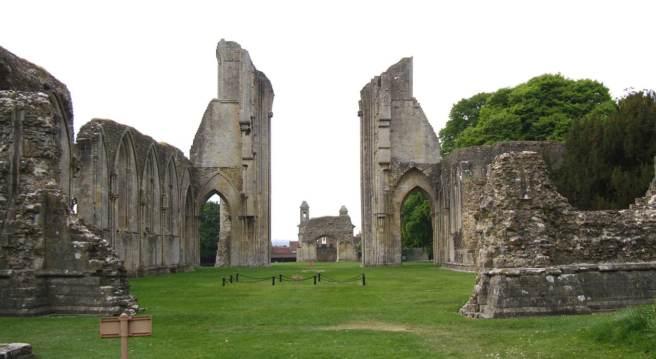 C'est un endroit étrange. Colline de Glastonbury - Levbe-sa